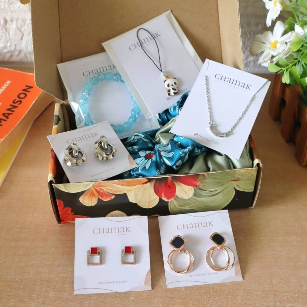 Pink Themed Hamper-I - chamakstore.com