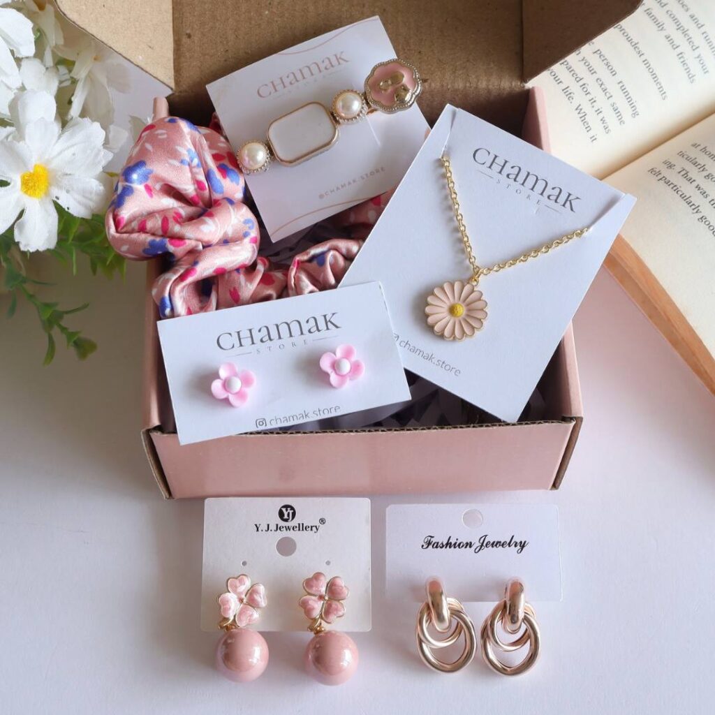 Green & Yellow Themed Hamper - chamakstore.com